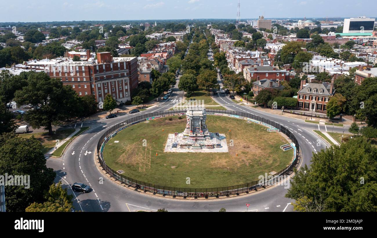 The pedestal that once held the statue of Confederate General Robert E ...