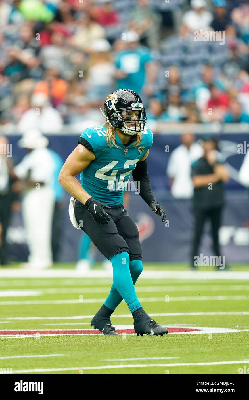 Jacksonville Jaguars defensive back Andrew Wingard (42) drops in ...