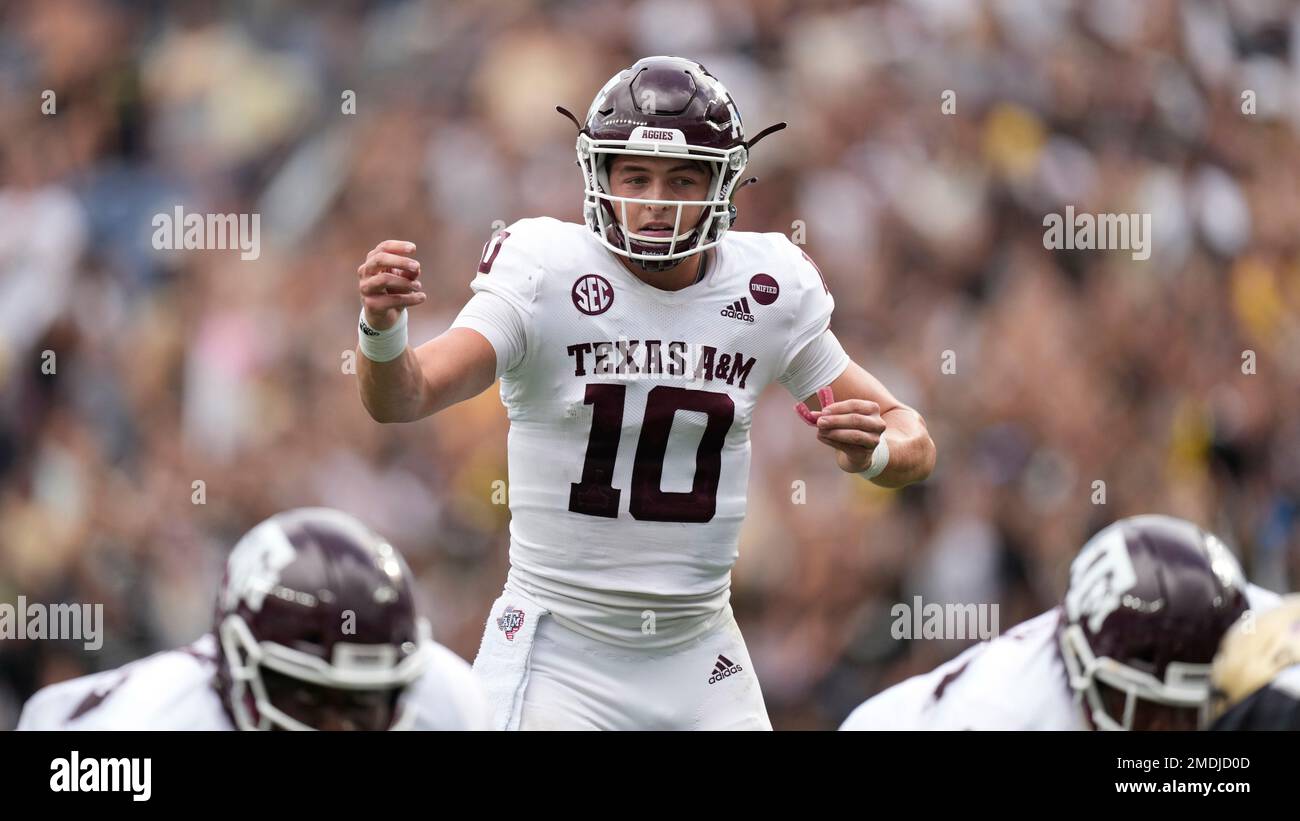 Texas A&M quarterback Zach Calzada (10) in the second half of an NCAA ...