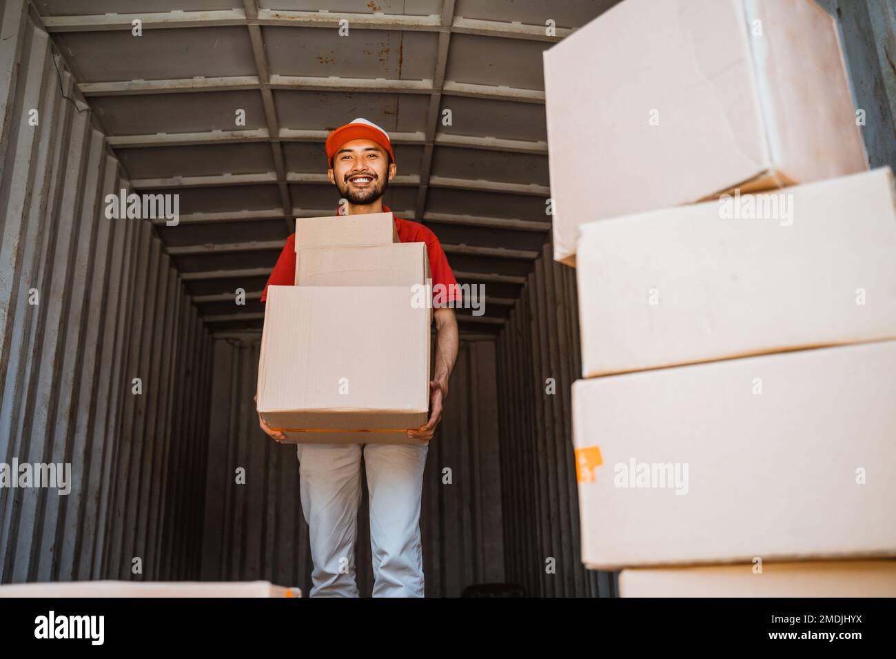 Out door lifts hi-res stock photography and images - Alamy