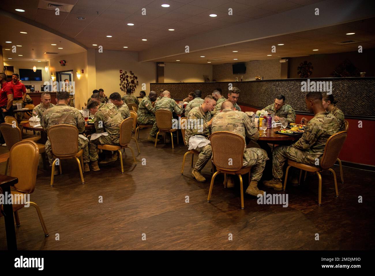 U.S. Army Soldiers eat a hearty meal together to kick off the Best ...