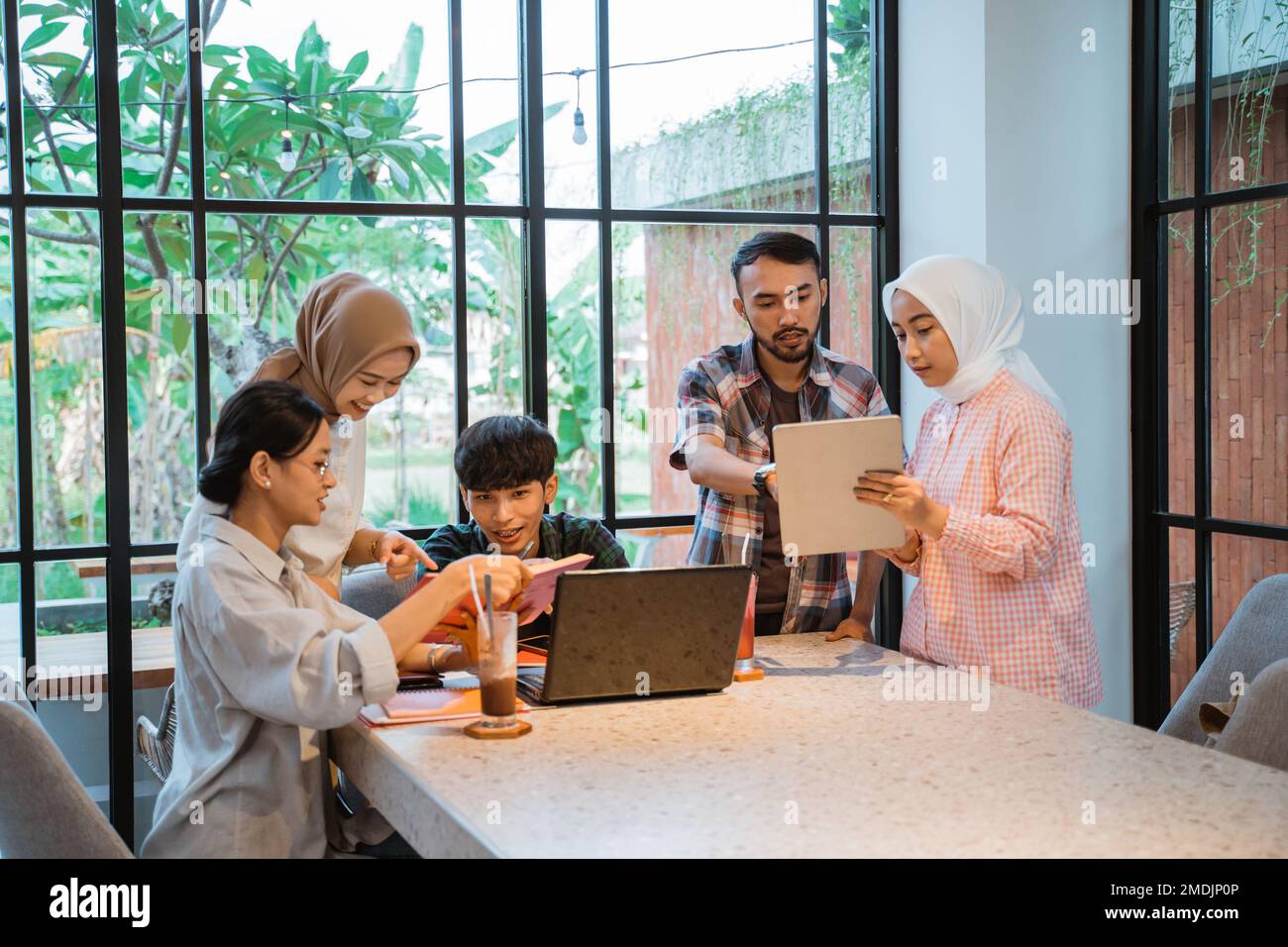 Asian assignment hi-res stock photography and images - Alamy