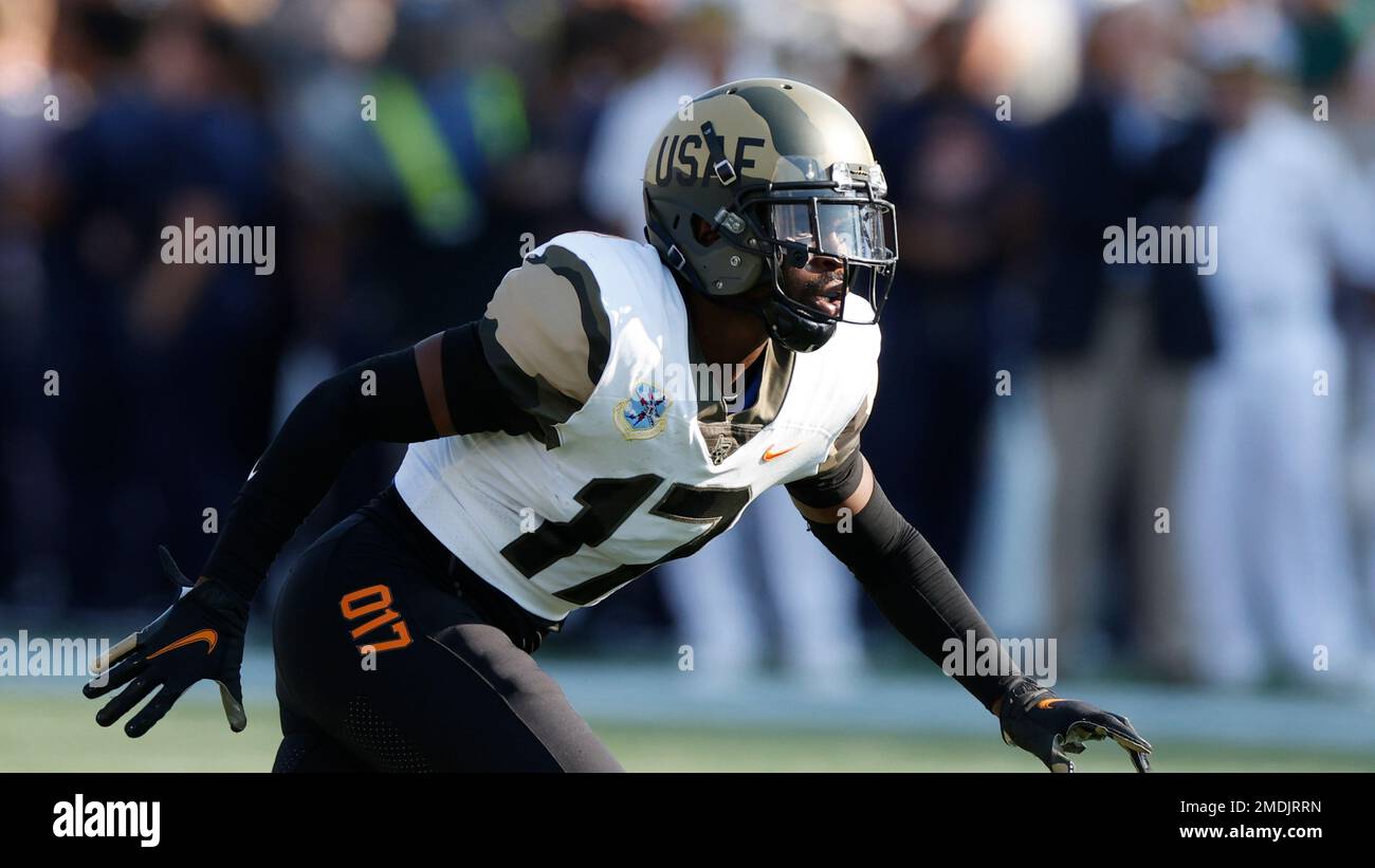 Air Force corner back Zion Kelly competes against Navy during an NCAA ...