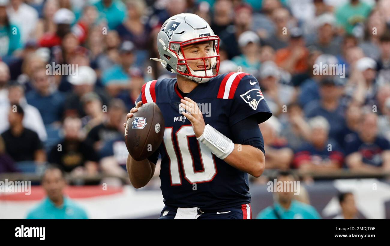 New England Patriots quarterback Mac Jones (10) sets to throw during ...