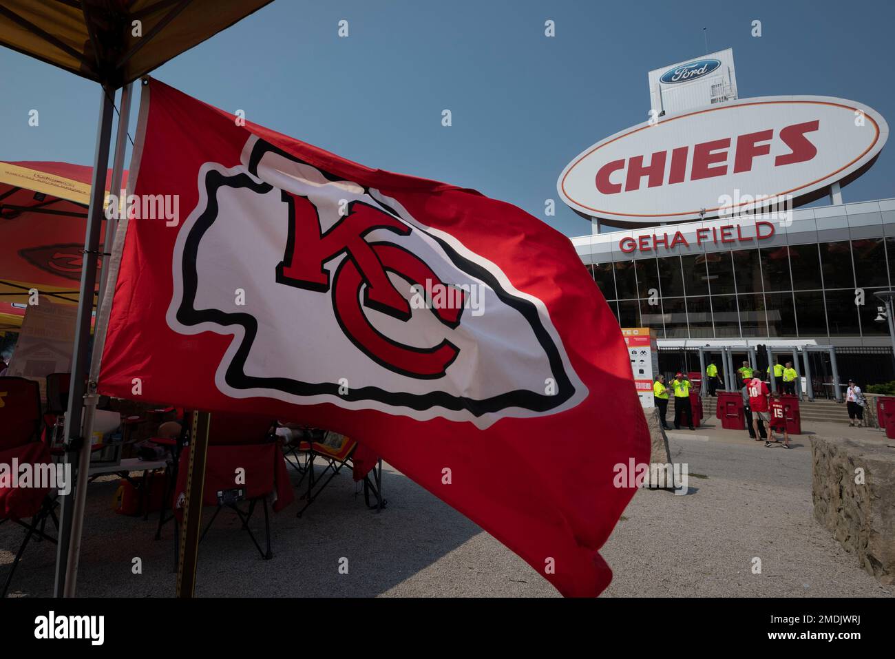 Kansas City Chiefs fans tailgate before an NFL football game against ...