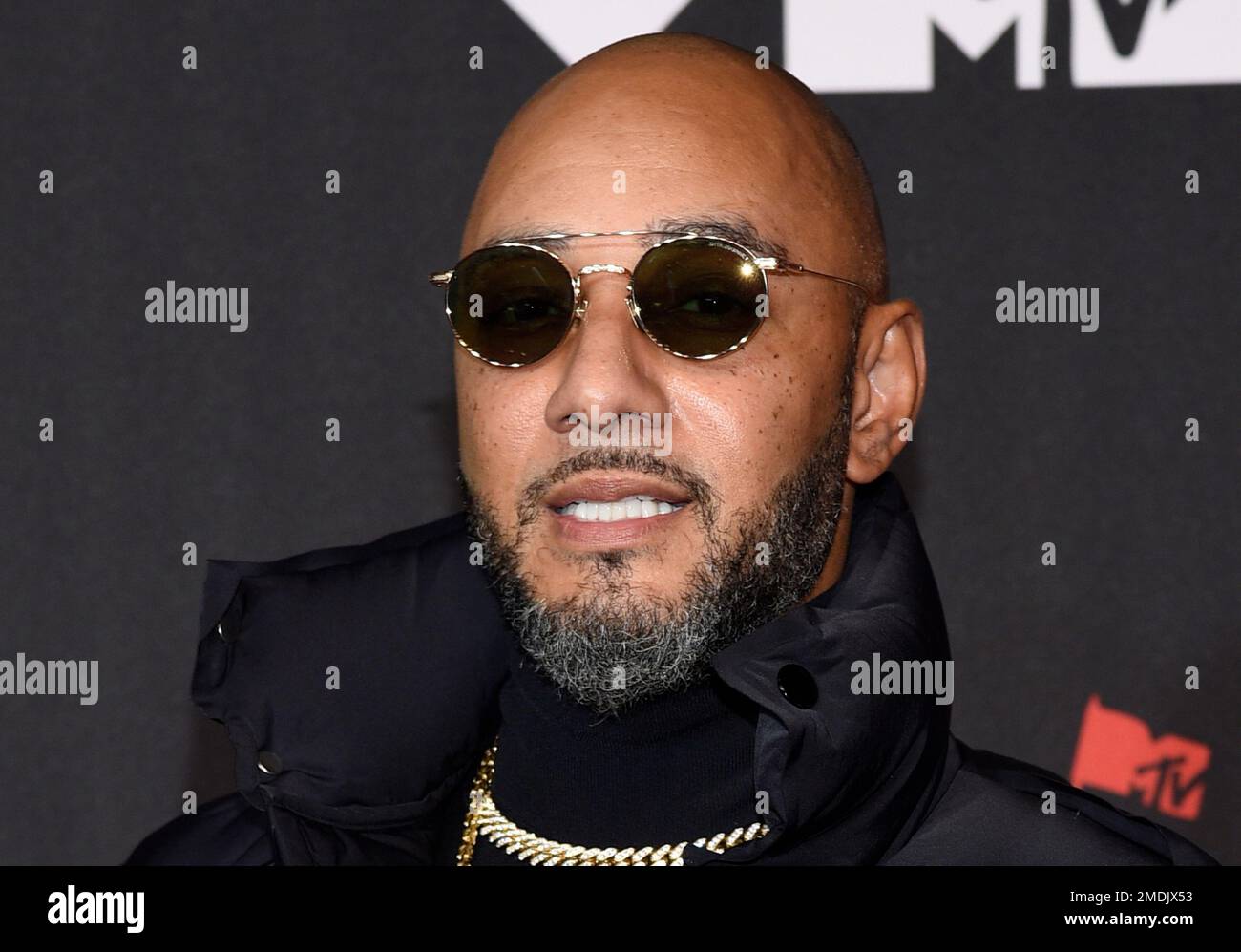 Swizz Beatz arrives at the MTV Video Music Awards at Barclays Center on ...