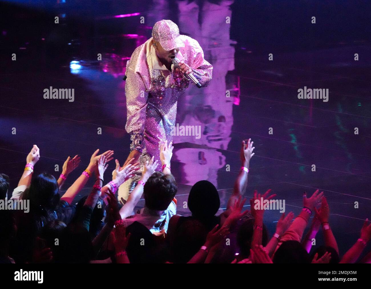 Ozuna performs "La Funka" at the MTV Video Music Awards at Barclays ...
