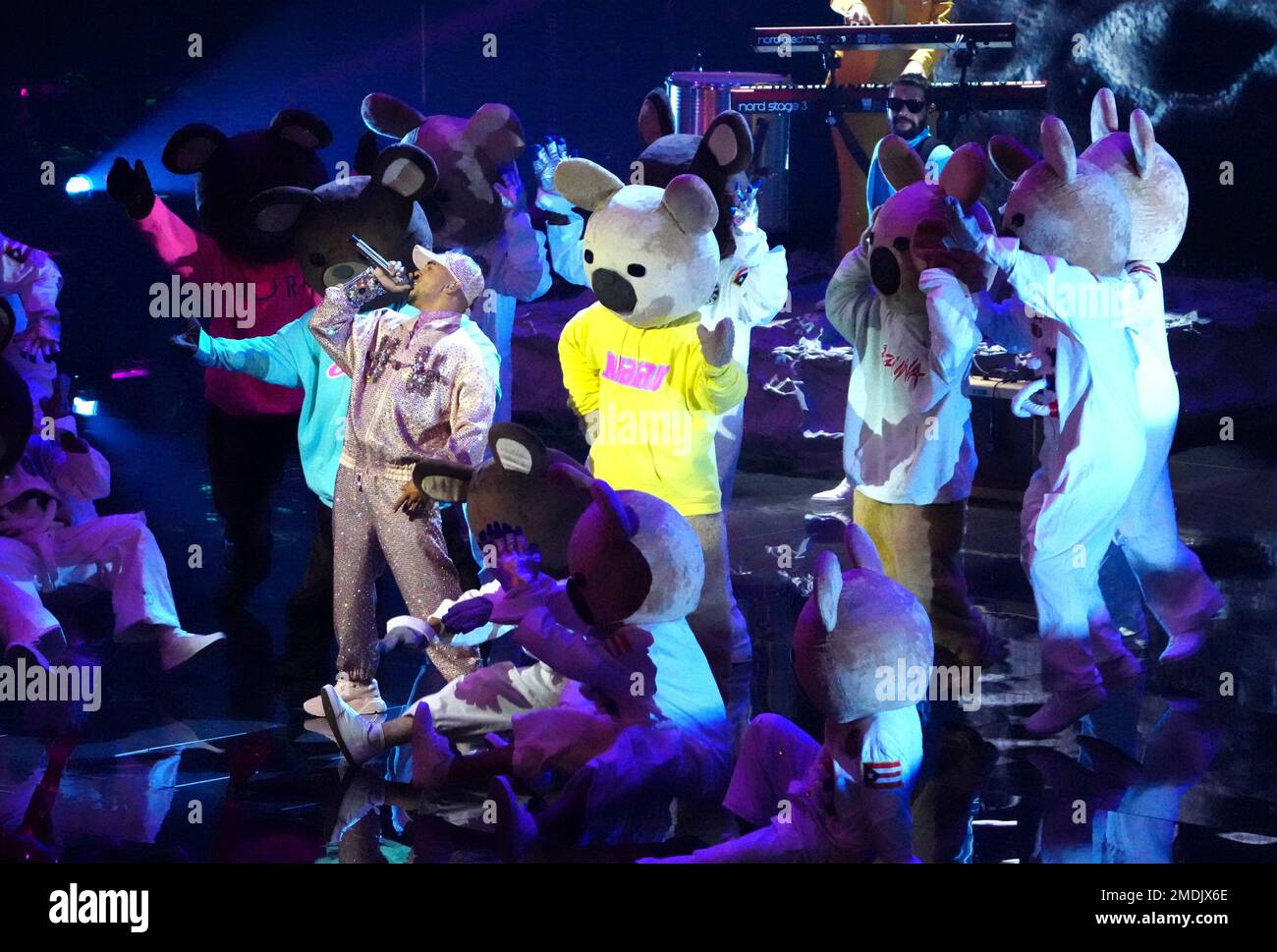 Ozuna performs "La Funka" at the MTV Video Music Awards at Barclays ...