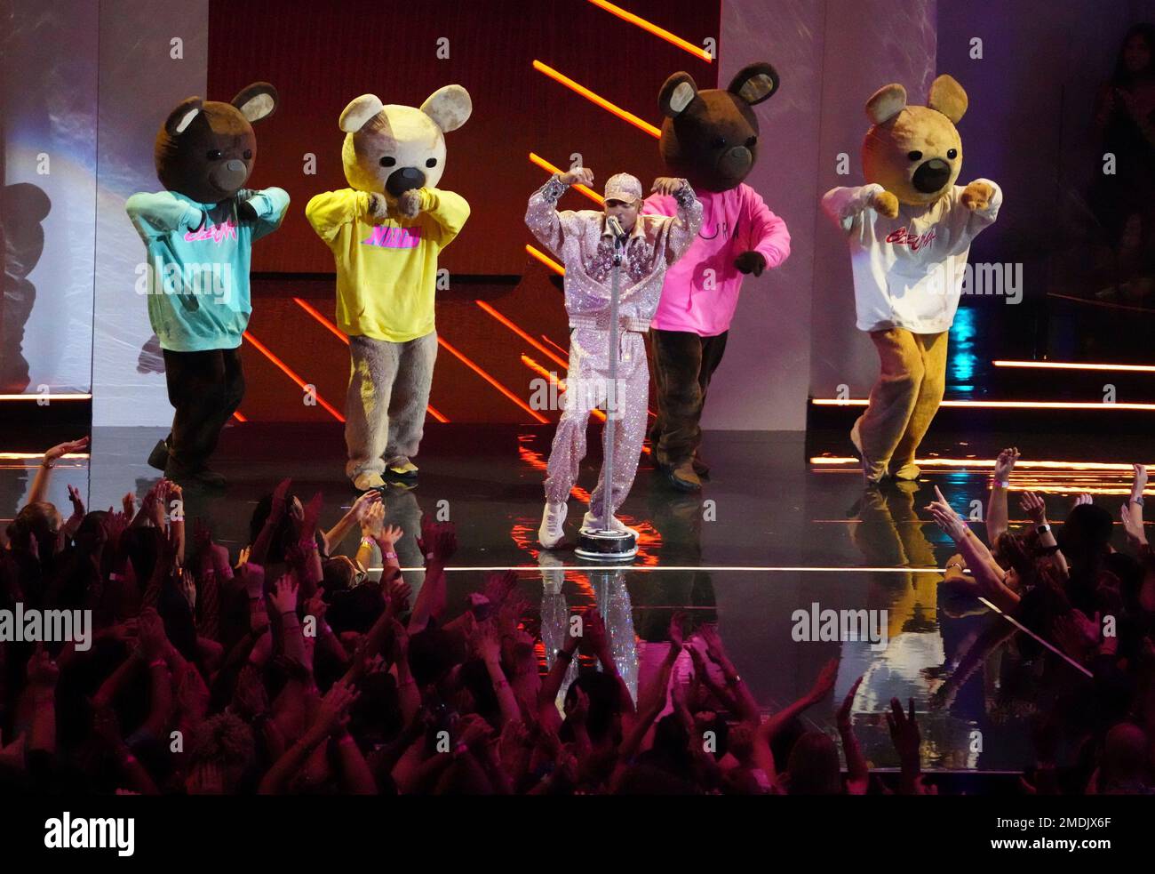 Ozuna performs "La Funka" at the MTV Video Music Awards at Barclays ...