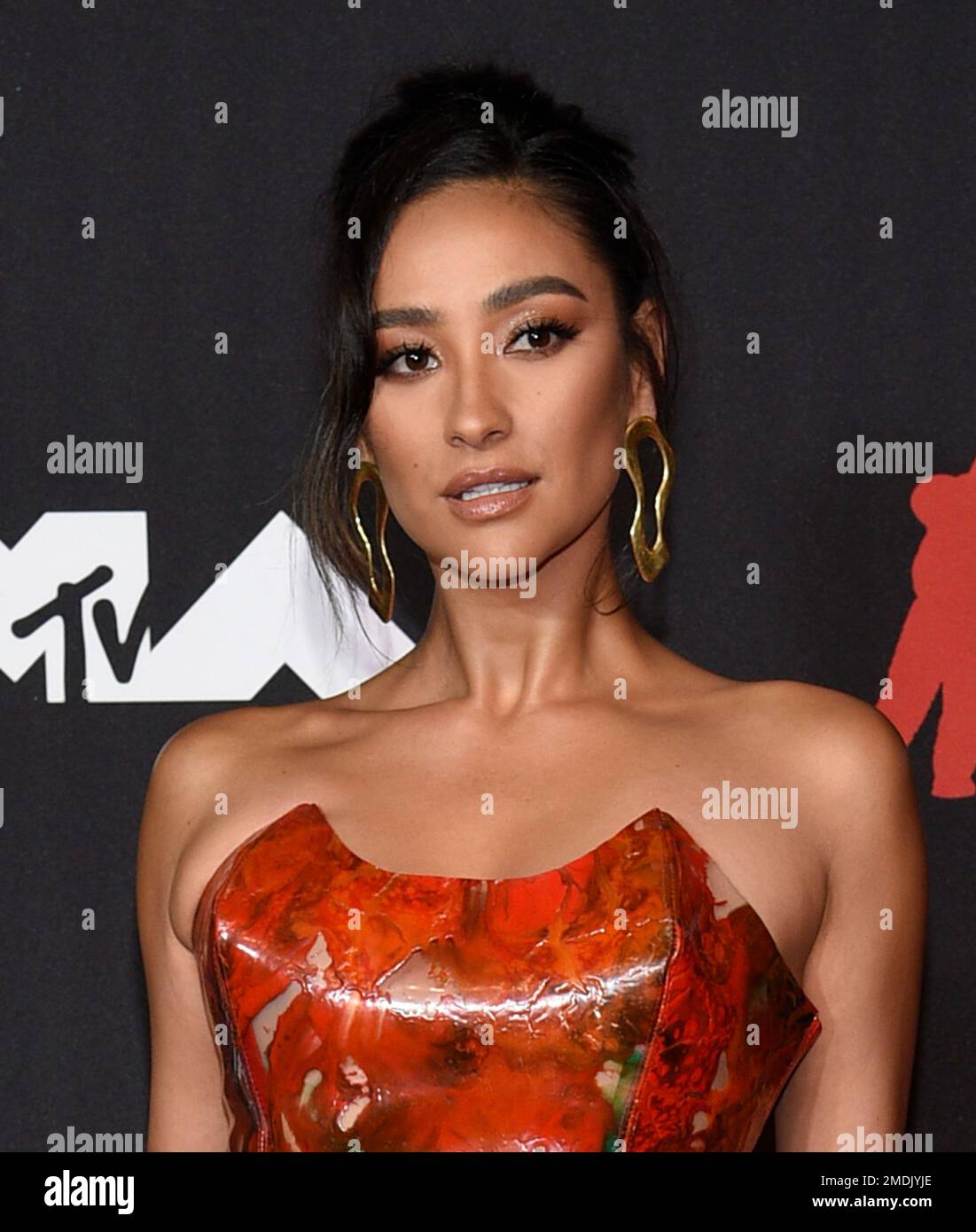 Shay Mitchell arrives at the MTV Video Music Awards at Barclays Center ...