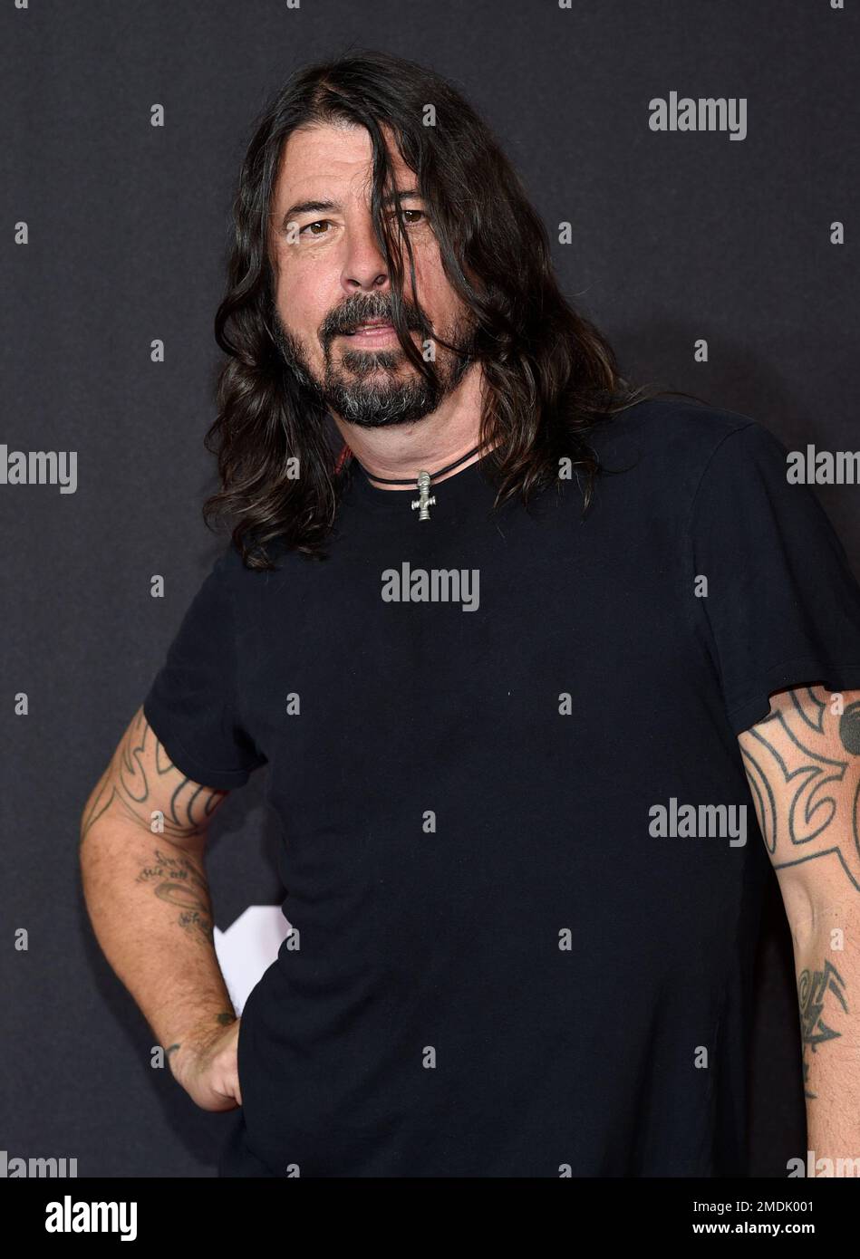 Dave Grohl, of Foo Fighters, arrives at the MTV Video Music Awards at ...