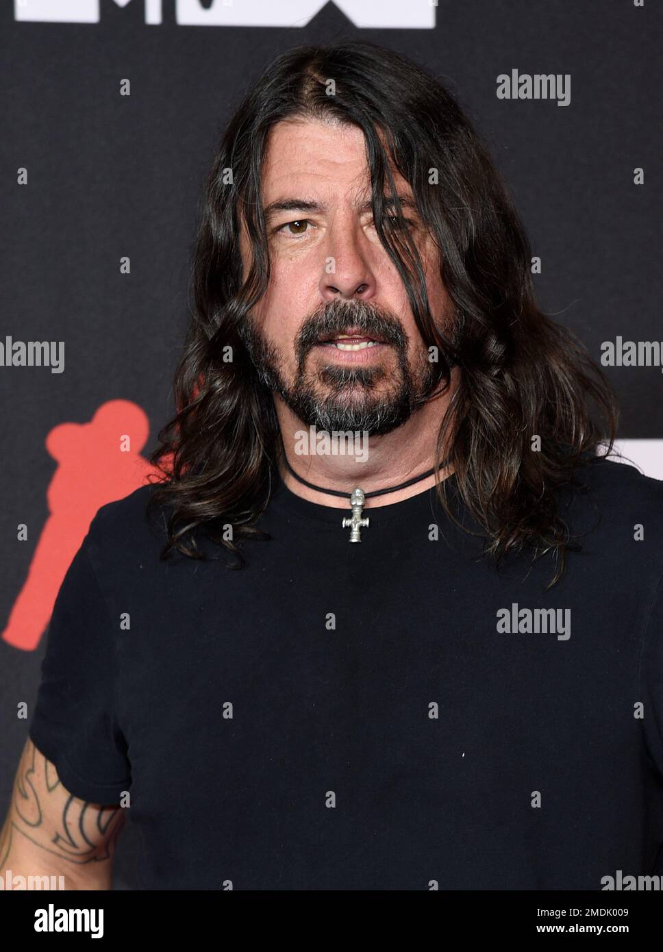 Dave Grohl, of Foo Fighters, arrives at the MTV Video Music Awards at ...