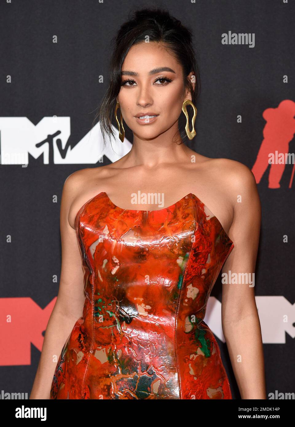 Shay Mitchell arrives at the MTV Video Music Awards at Barclays Center ...
