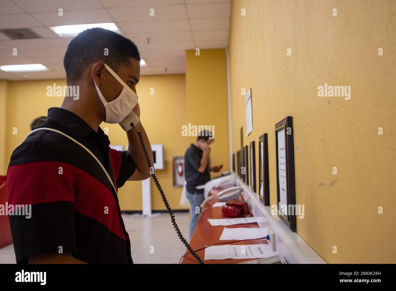 A U.S. Marine Corps recruit with Echo Company, 2nd Recruit Training ...