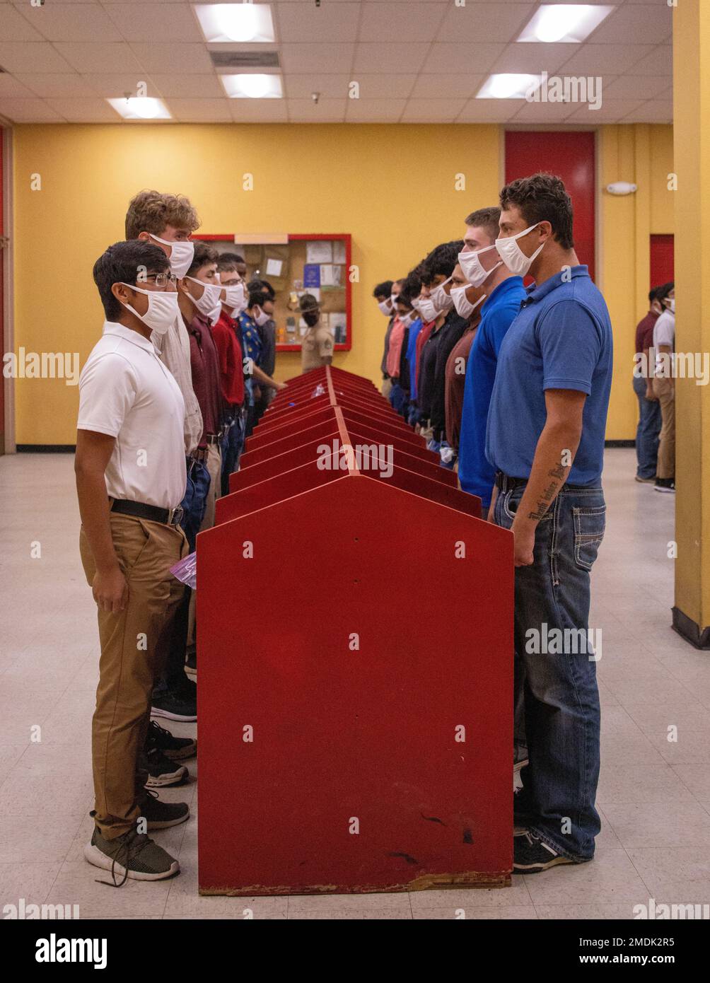 U.S. Marine Corps recruits with Echo Company, 2nd Recruit Training ...