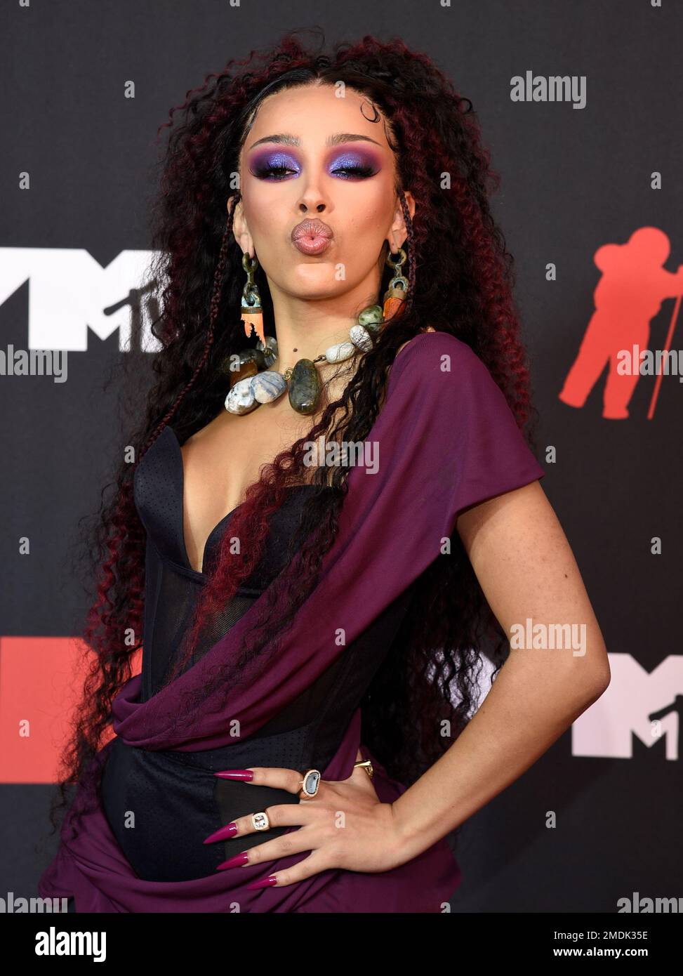 Doja Cat arrives at the MTV Video Music Awards at Barclays Center on ...