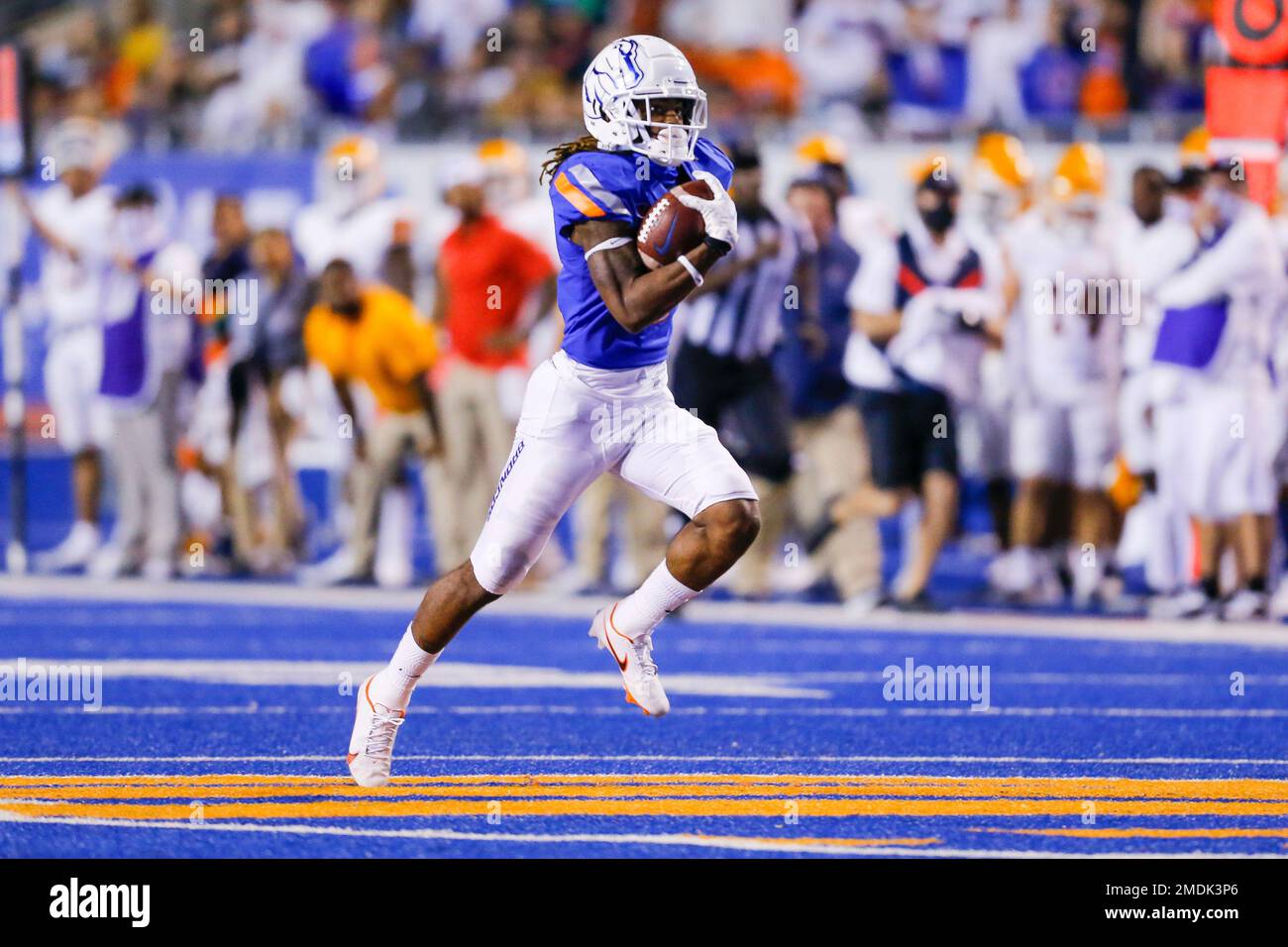 Boise State wide receiver Stefan Cobbs (5) runs with the ball on a 61 ...