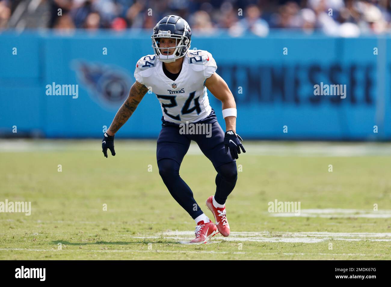 Tennessee Titans cornerback Elijah Molden (24) plays against the ...