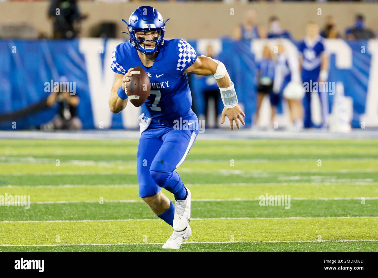 Kentucky quarterback Will Levis (7) runs the ball up the field during ...