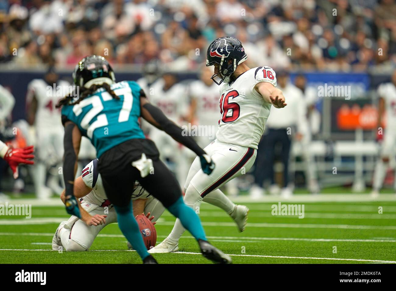 Houston Texans kicker Joey Slye (16) kicks a field goal against the ...