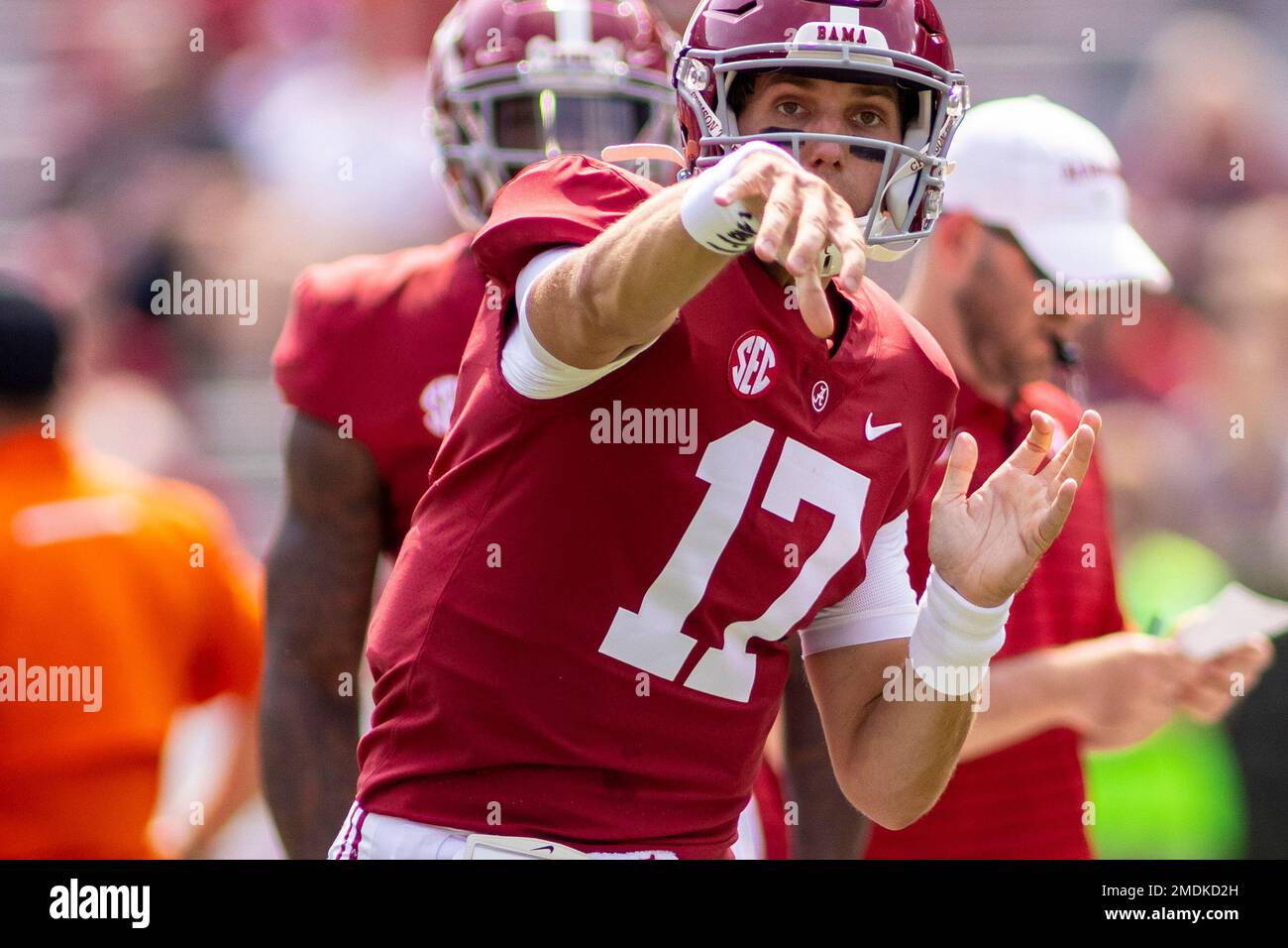 Alabama quarterback Paul Tyson (17) warms up before an NCAA college ...