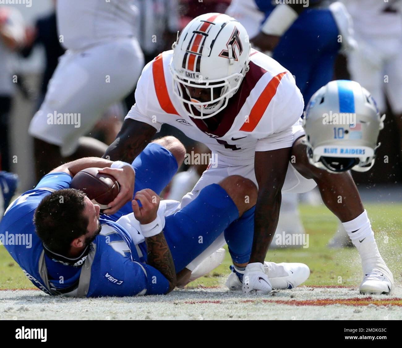 Middle Tennessee quarterback Bailey Hockman (10) loses his helmet while ...