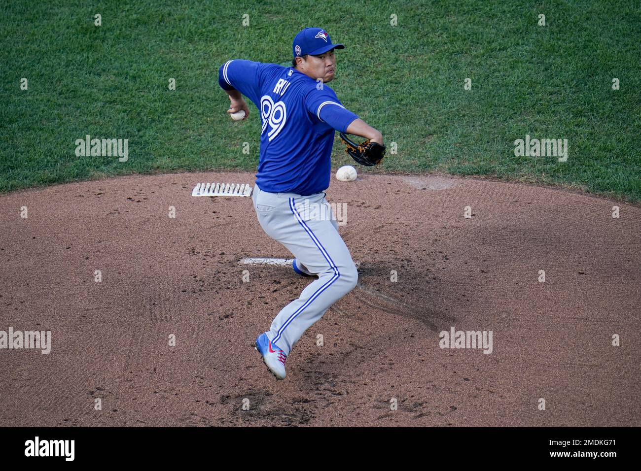 Toronto Blue Jays starting pitcher Hyun Jin Ryu throws a pitch to the ...