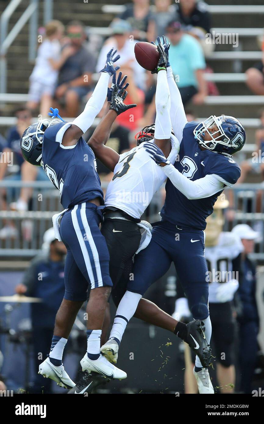 Connecticut defensive back Myles Bell (2) and defensive back Diamond ...