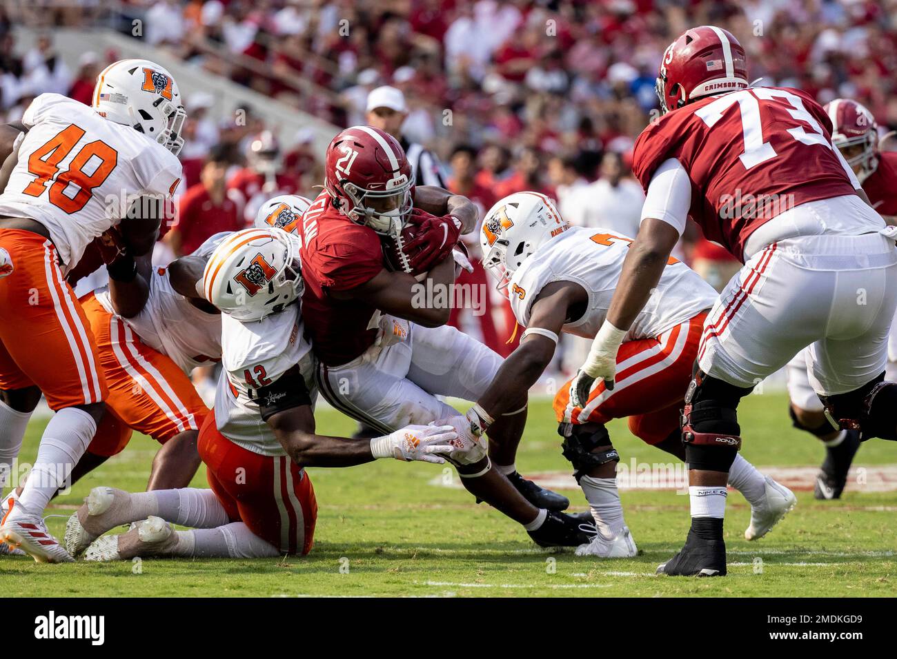 Alabama running back Jase McClellan (21) runs through Mercer linebacker ...