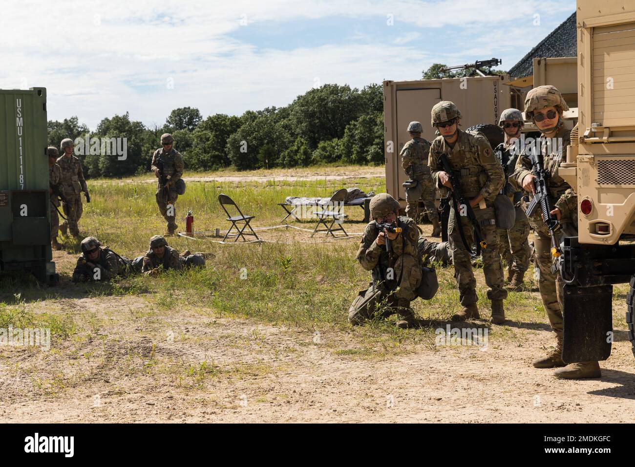 Soldiers from the 940th Movement Control Team get into defensive ...