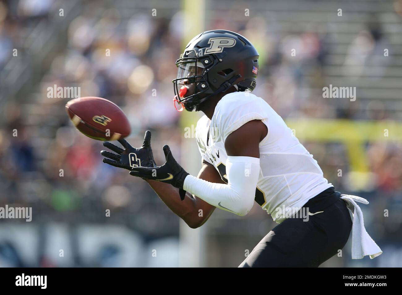 Purdue wide receiver David Bell (3) catches a pass during the first ...