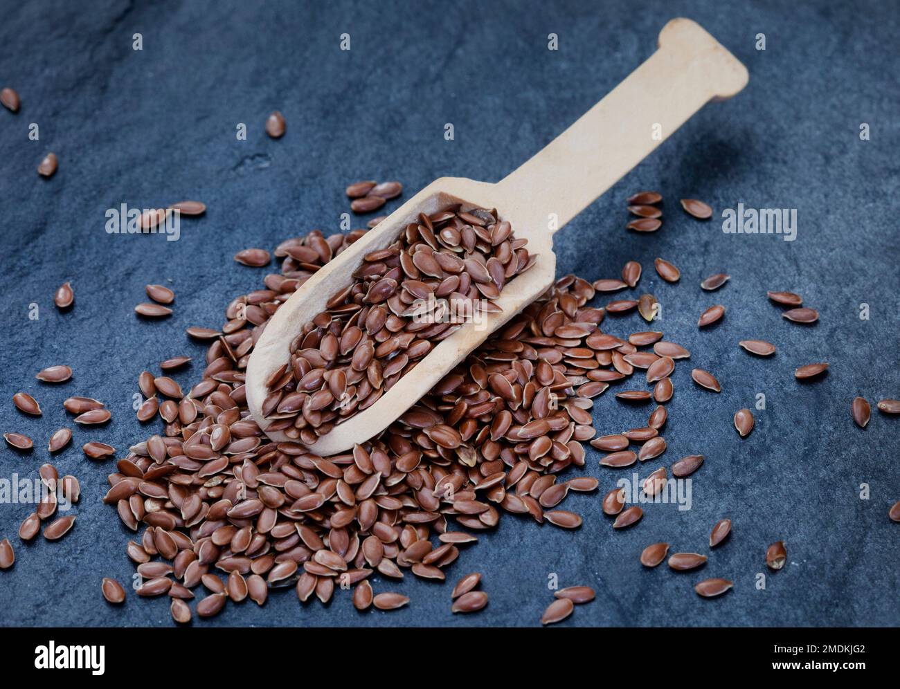 scoops of flax seeds and flax seed powder Stock Photo - Alamy