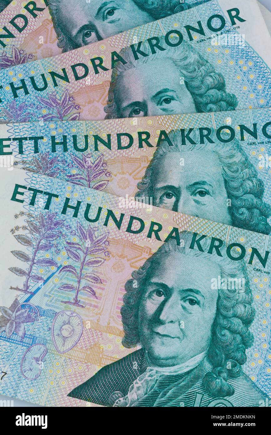 100 Swedish kronor with Carl Linnaeus, Sweden Stock Photo - Alamy