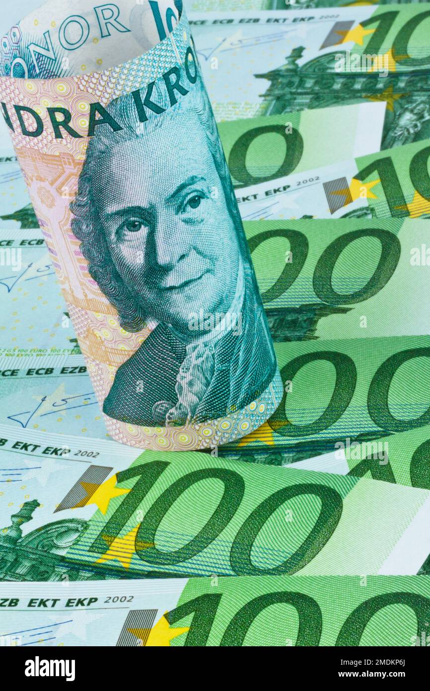 100 Swedish kronor bills with 100 Euro bills, Sweden Stock Photo - Alamy