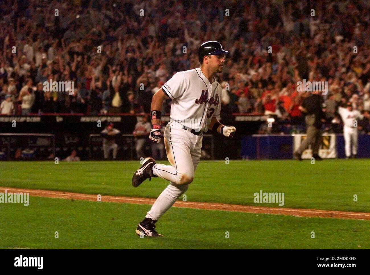 FILE- In this Sept. 21, 2001, file photo, New York Mets Mike Piazza ...