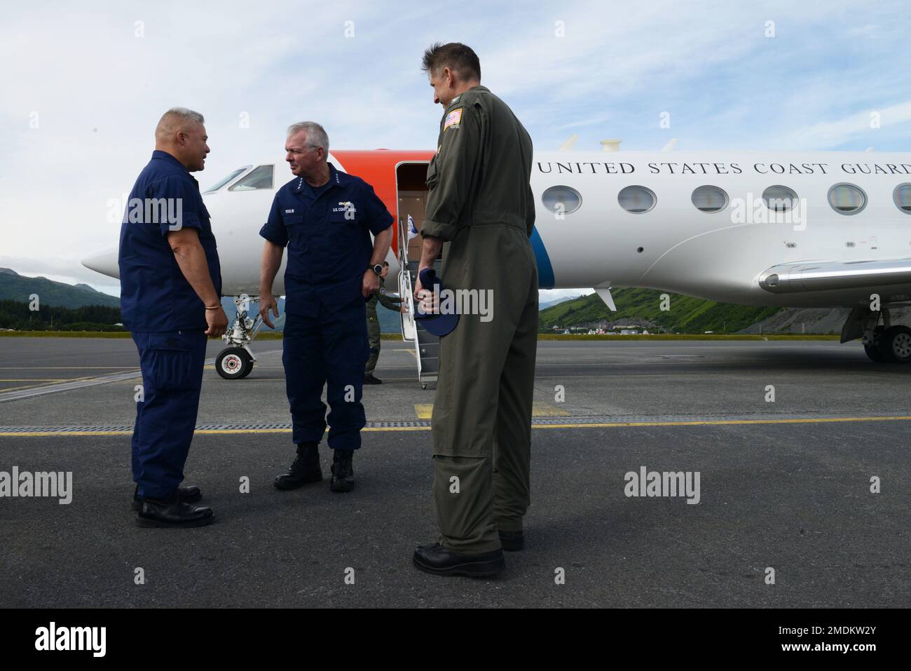 Master chief petty officer charlie f salls hi-res stock photography and ...