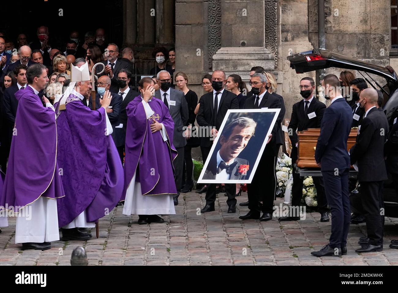 Priests bless Jean-Paul Belmondo's coffin after his funeral service at ...