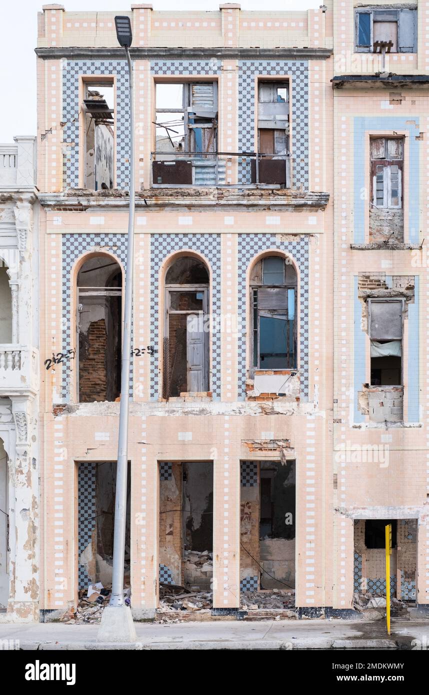 Crumbling buildings on the Malecón, Havana, Cuba Stock Photo - Alamy