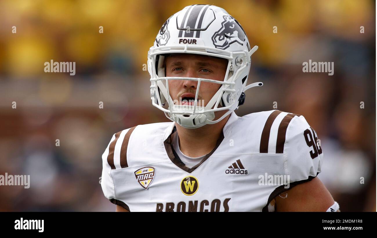 Western Michigan's Bryce Bouwens plays during an NCAA football game on ...