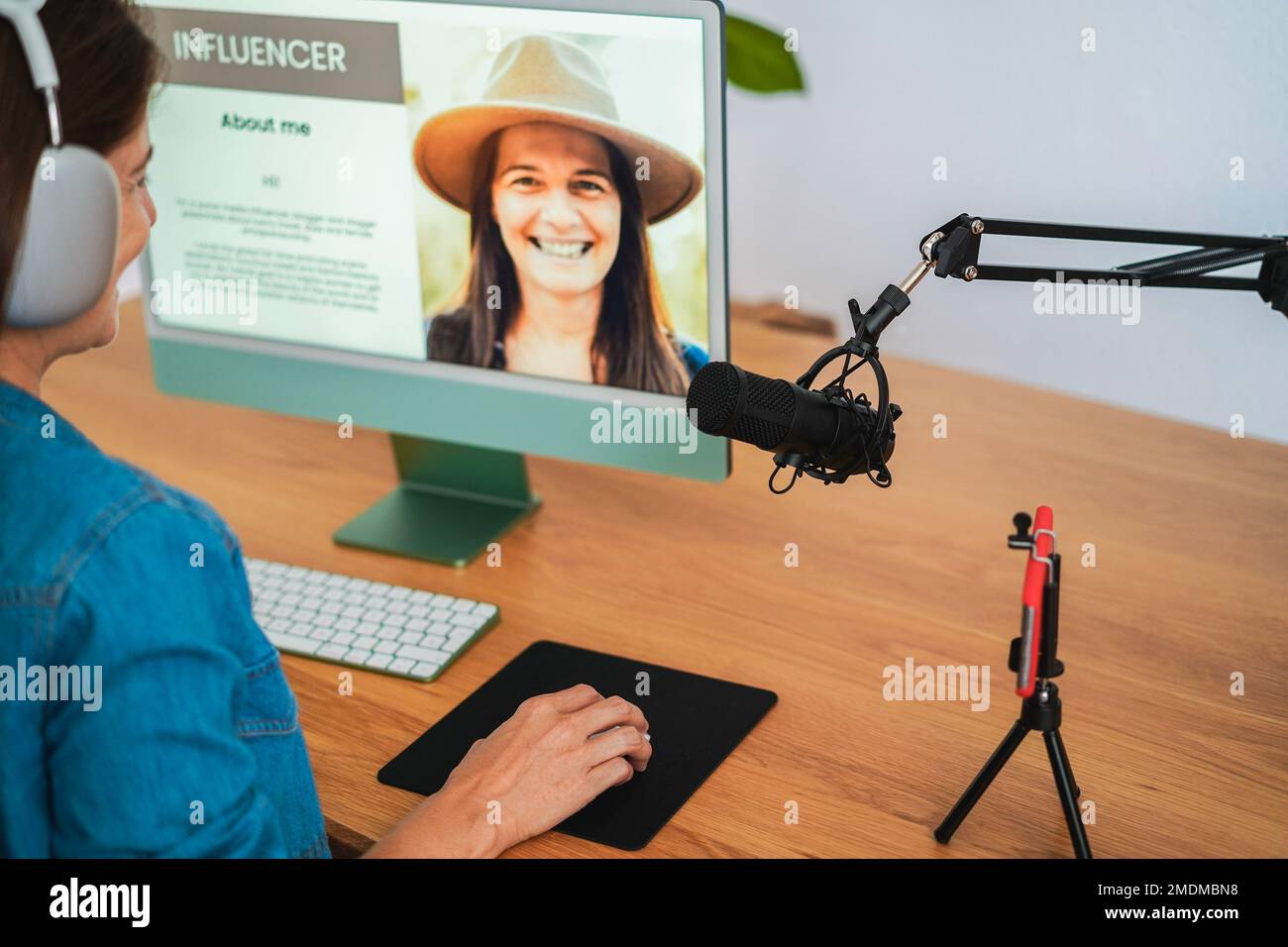 Influencer speaker hi-res stock photography and images - Alamy