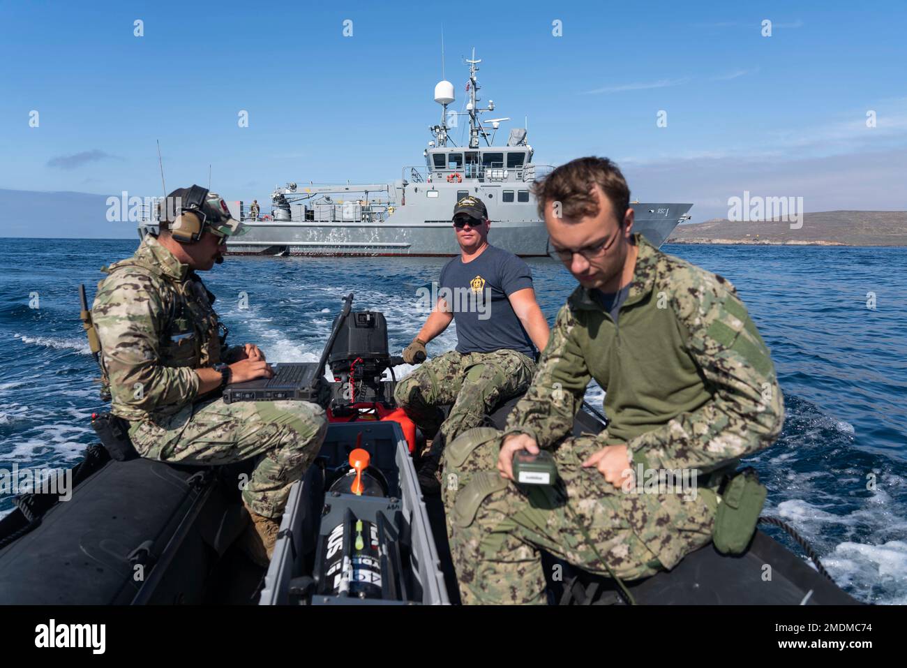 Sailors assigned to Explosive Ordnance Disposal Mobile Unit (EODMU) 11 ...