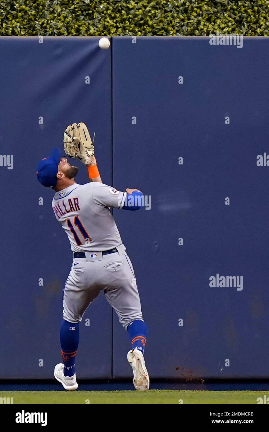 New York Mets center fielder Kevin Pillar catches a ball hit by Miami ...