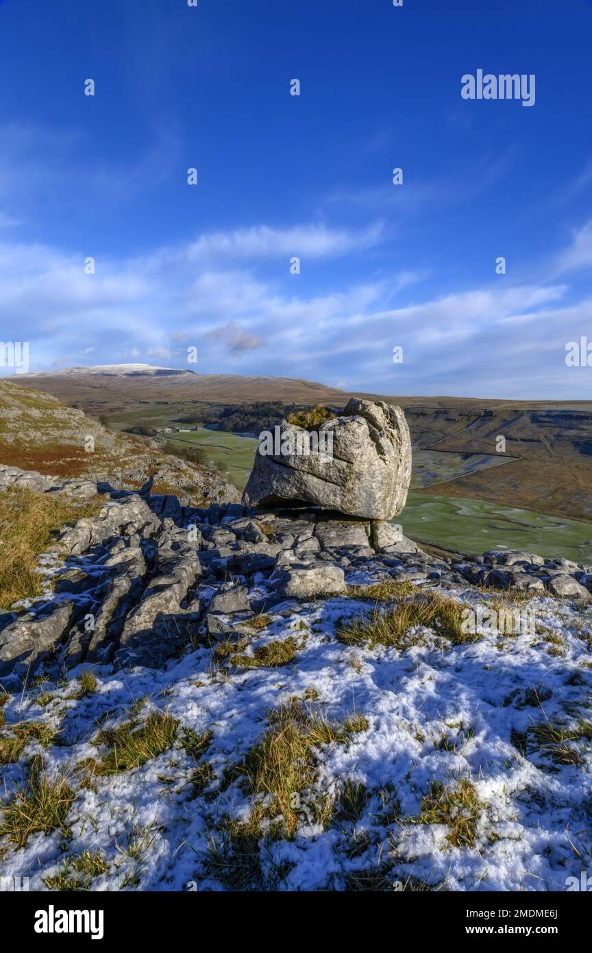 Erratic Boulder on Keld Head Scar above Kingsdale in the Yorkshire ...