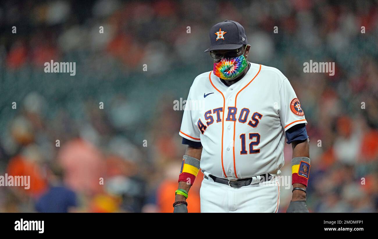 Houston Astros manager Dusty Baker Jr. (12) walks out with the lineup ...