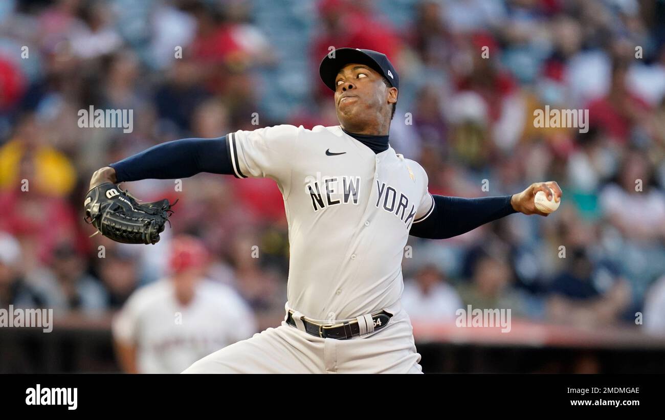 New York Yankees relief pitcher Aroldis Chapman throws during a ...