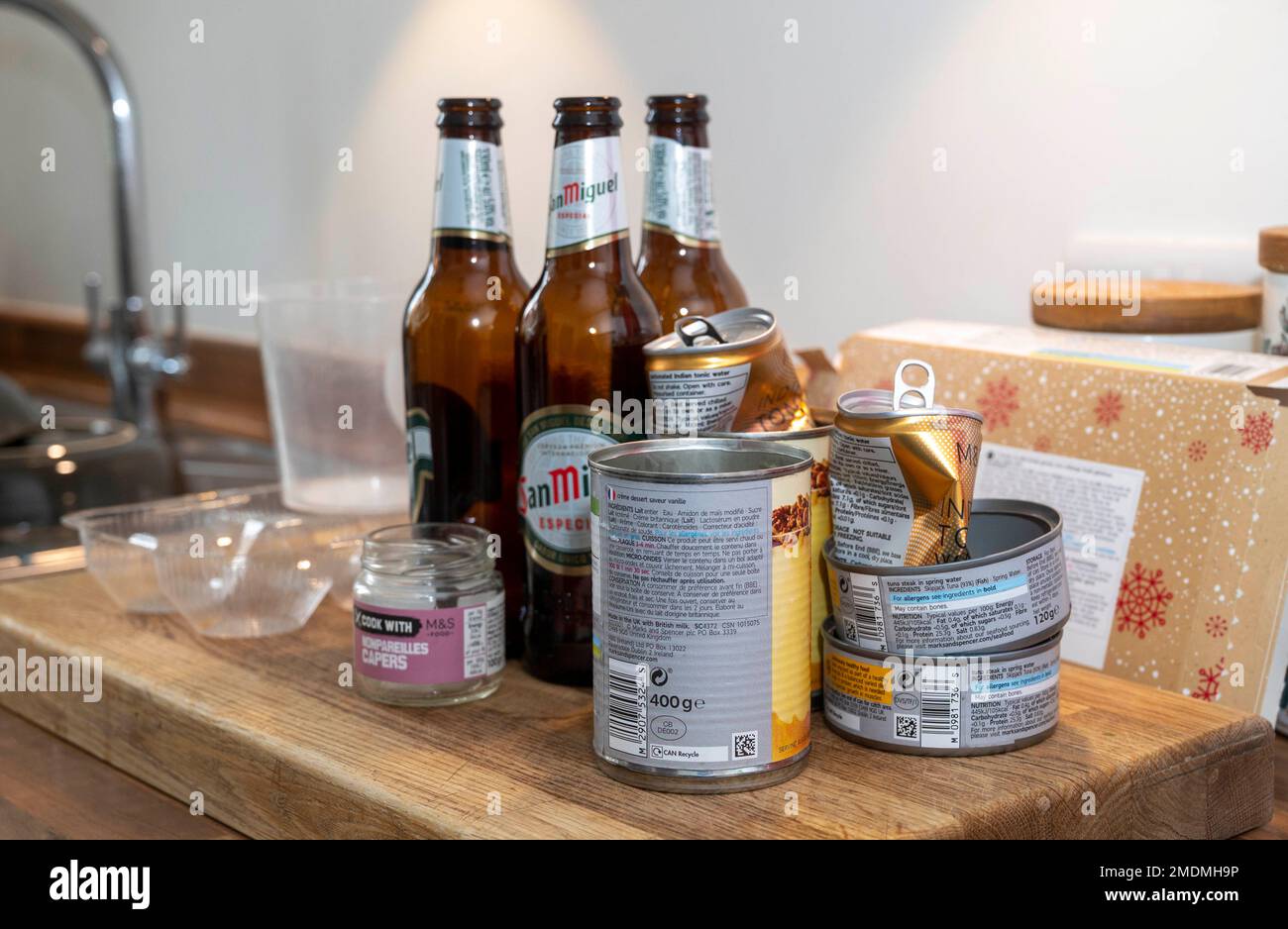 Recycling household waste UK - Glass bottles , plastic and tin cans ...