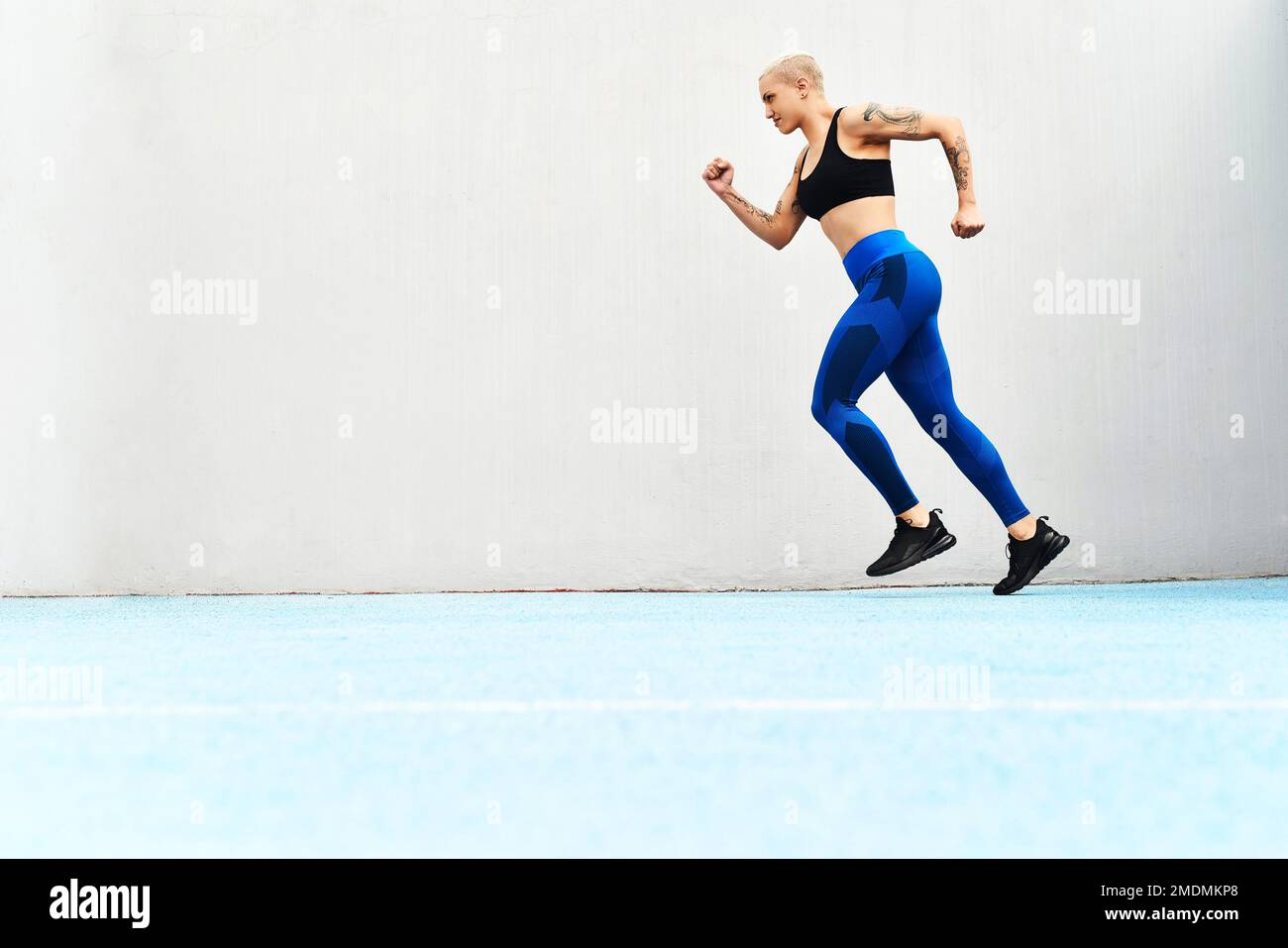 Female athlete running track hi-res stock photography and images - Alamy