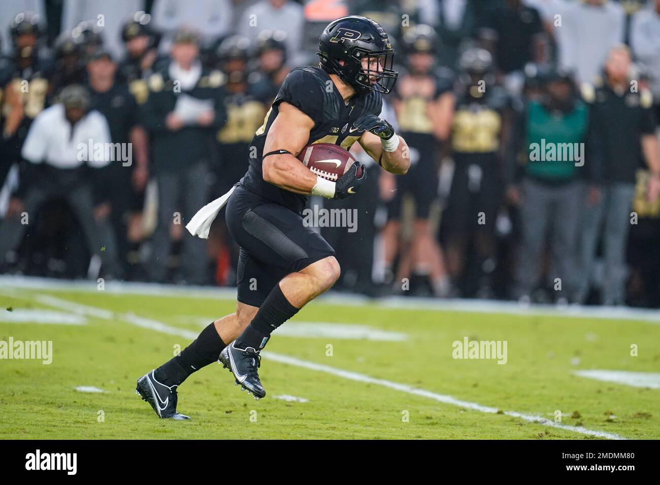 Purdue running back Zander Horvath (40) runs against Oregon State ...