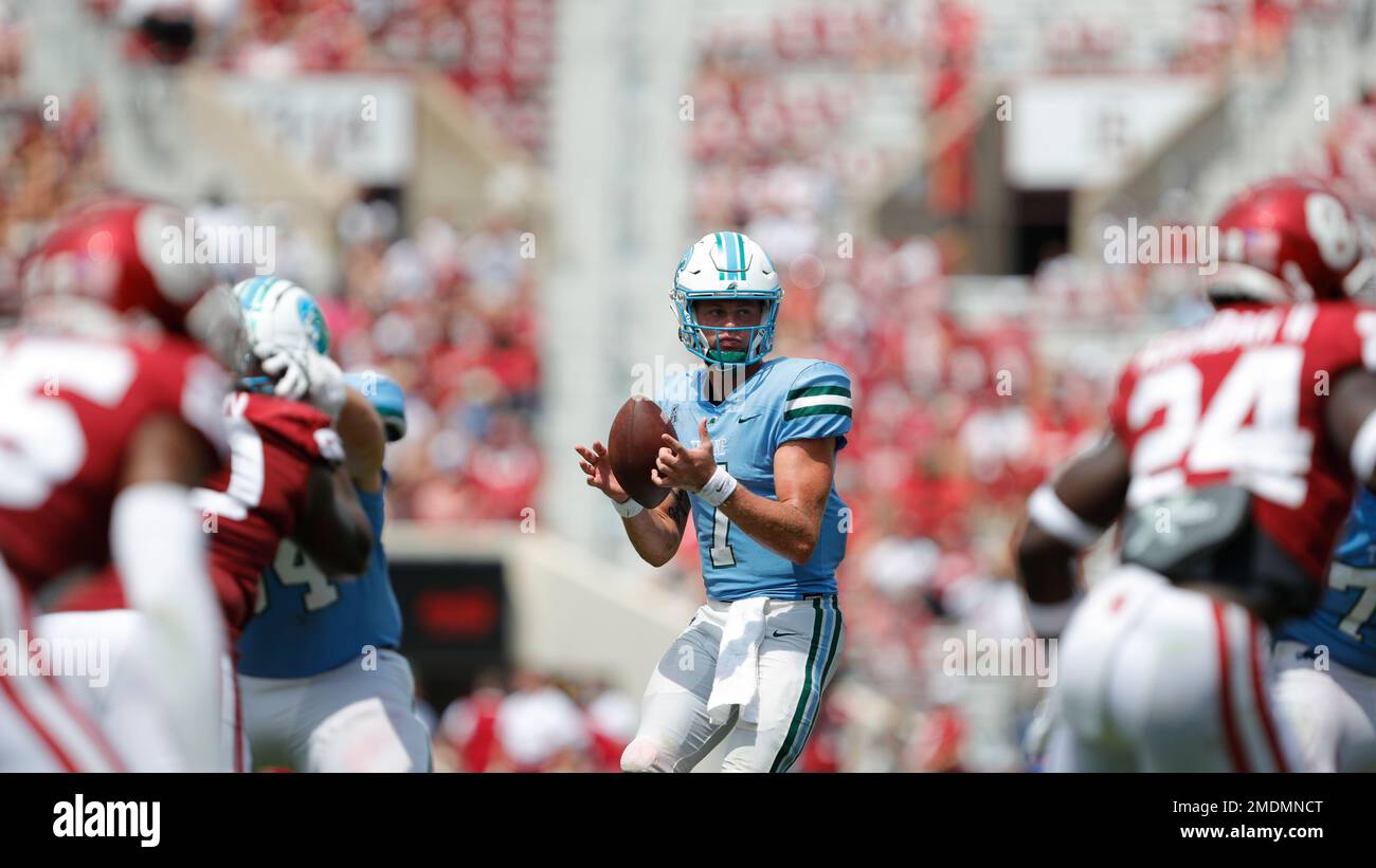 Tulane quarterback Michael Pratt (7) during an NCAA football game ...