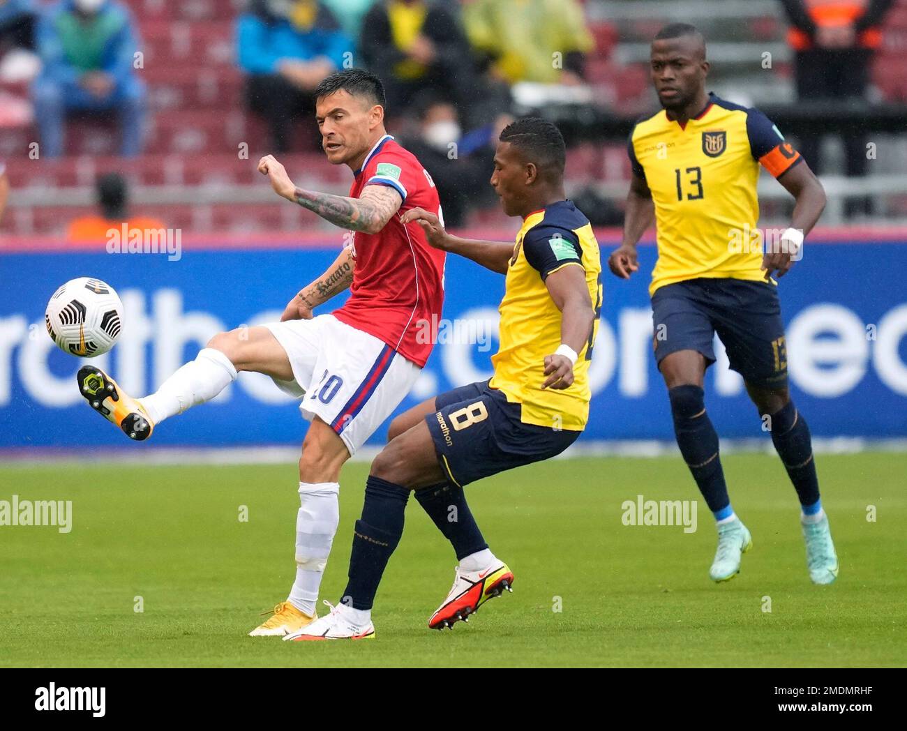 Chile's Charles Aranguiz, left, and Ecuador's Carlos Gruezo battle for ...